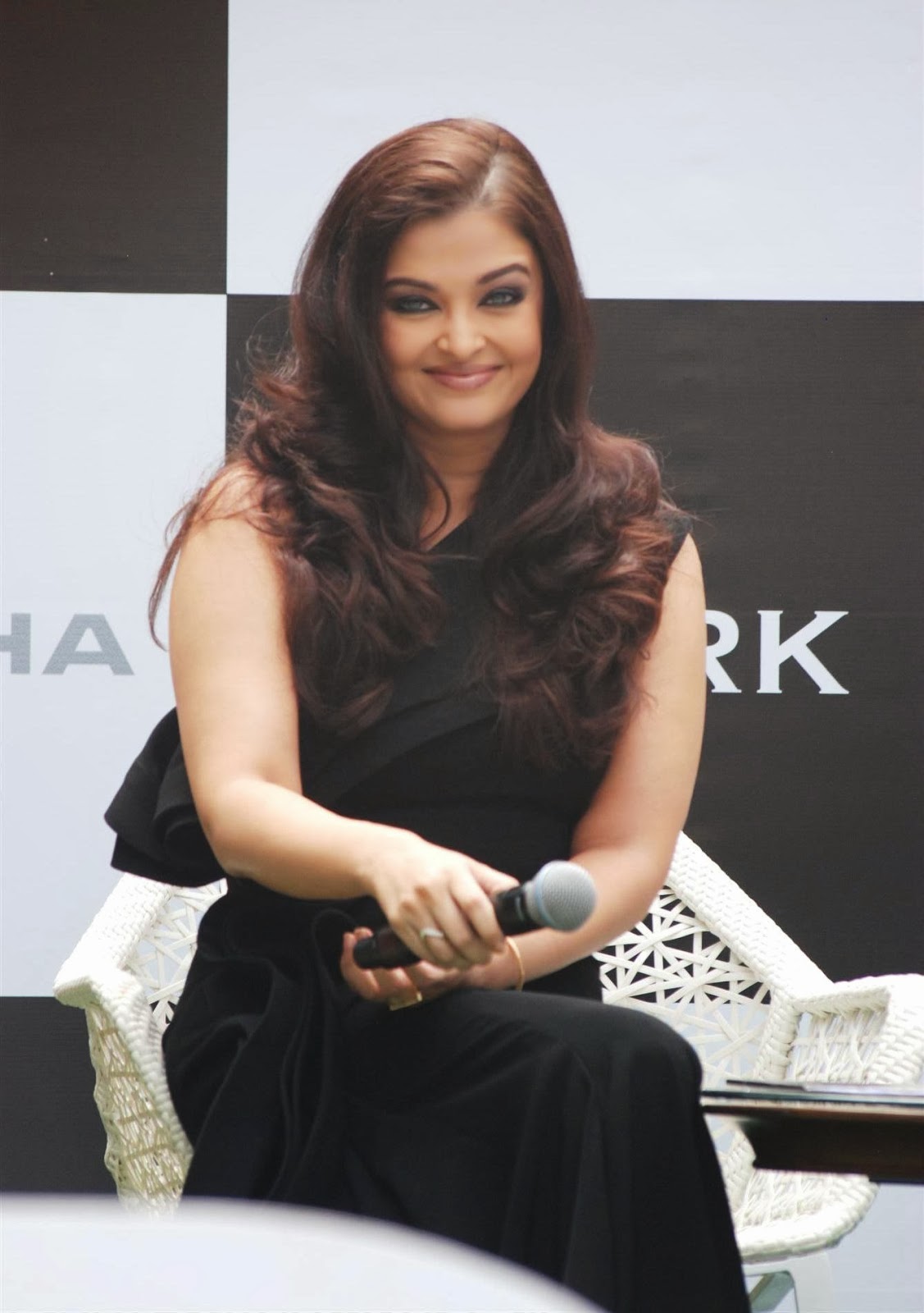 Aishwarya Rai Latest Photography - HIGH RESOLUTION PICTURES