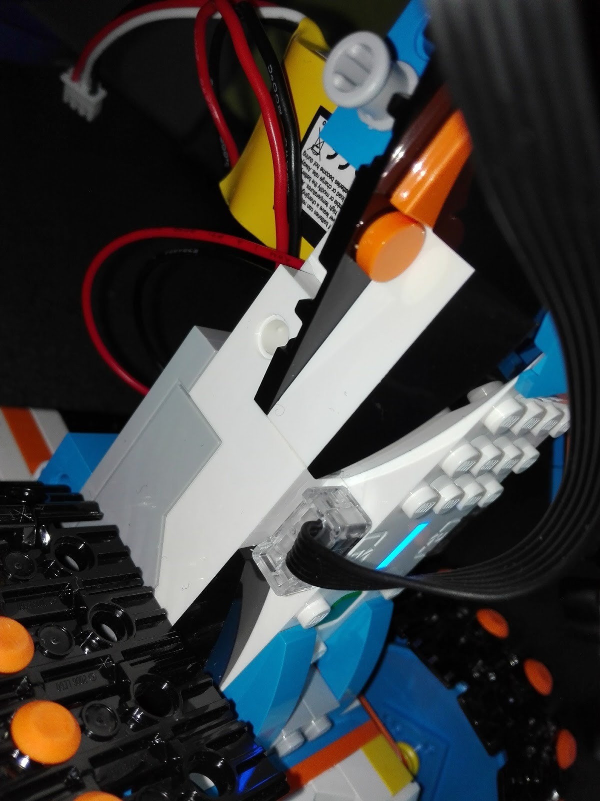 Lego Boost: Eigenen Akku anschließen / Akkulaufzeit verlängern ...