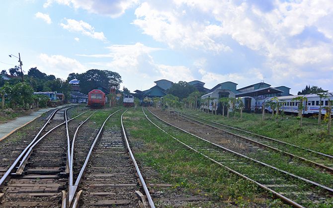 Lokomotif Tua di Balai Yasa Pengok, Yogyakarta - Nasirullah Sitam
