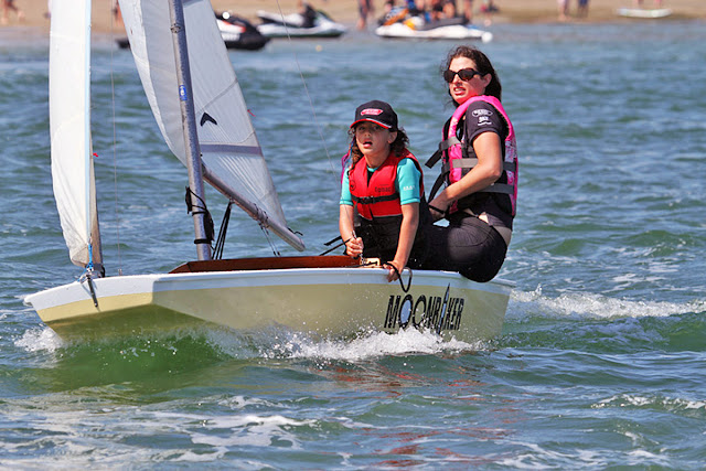 Earwigoagin: Two different scows at the Inverloch Classic Wooden Dinghy ...