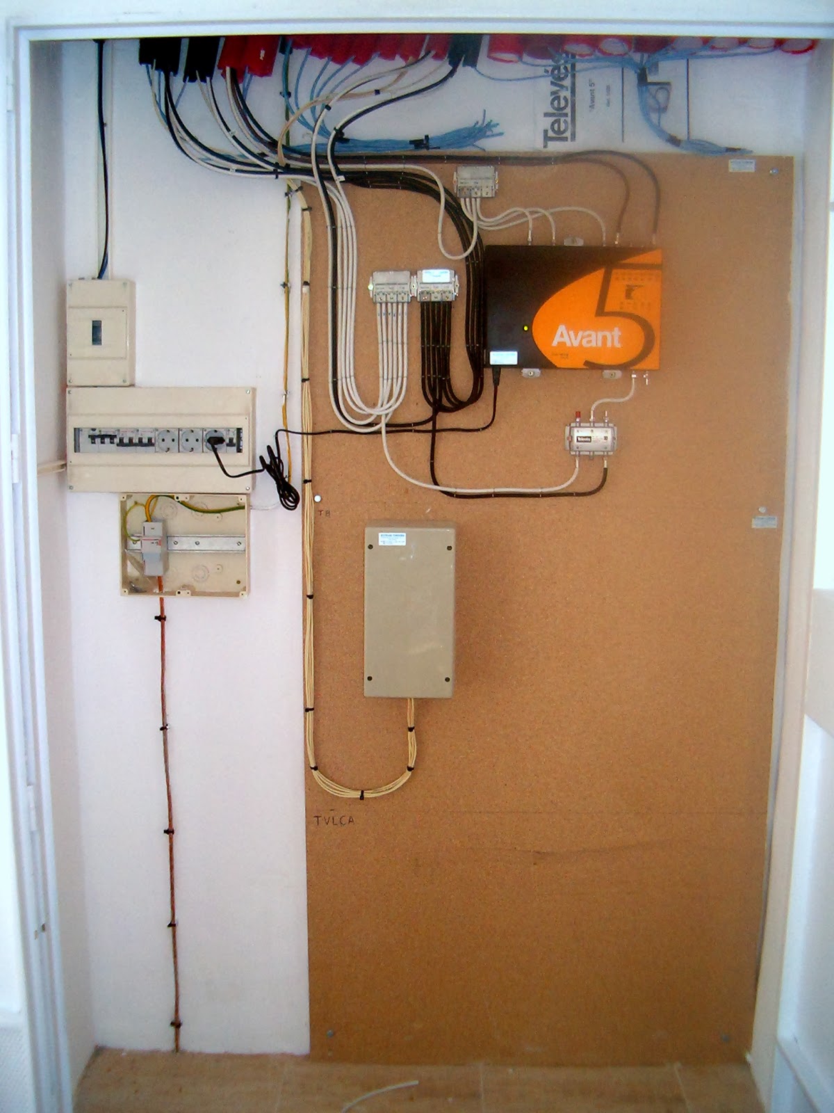 ANTENAS CÓRDOBA ® telecomunicaciones: Nuestras Instalaciones
