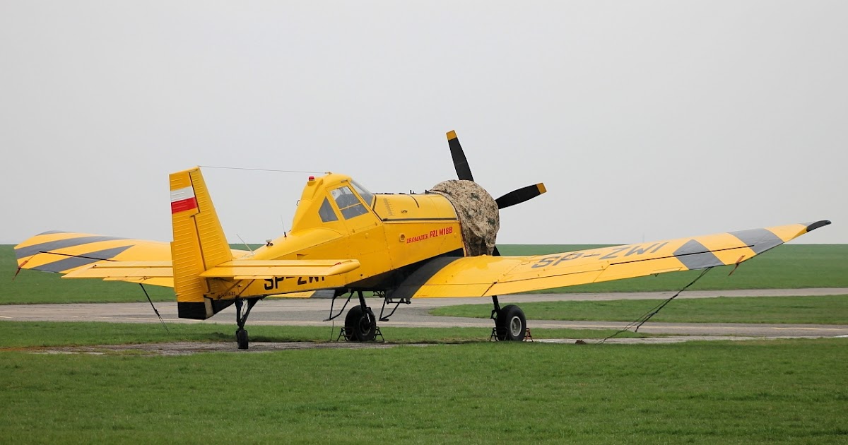 Gaśniczy Dromader na lotnisku w Rudnikach