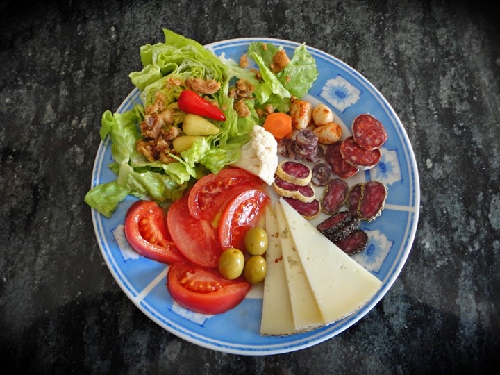 Mundos propios: ENTREMÉS VARIADO