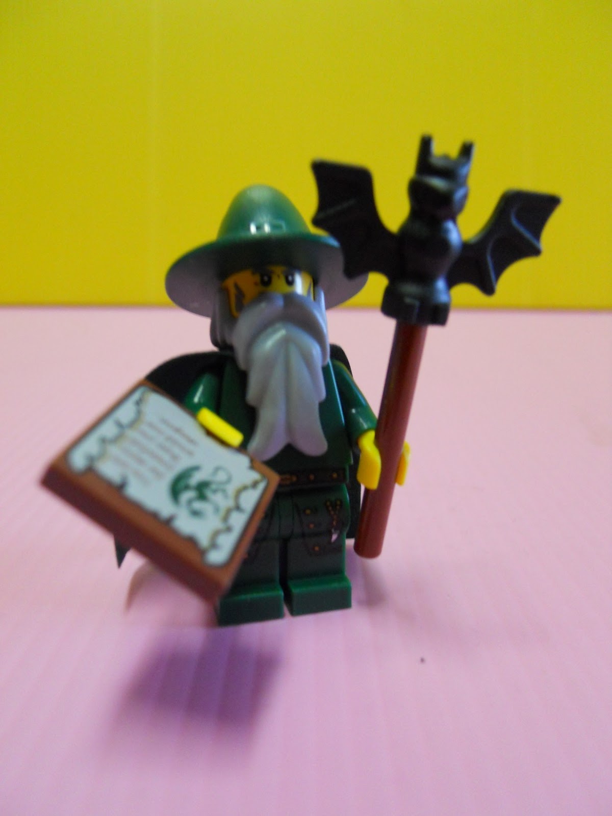 Dexters Diecasts (DexDC): Lego Minifigure ~ Dragon Kingdom Wizard