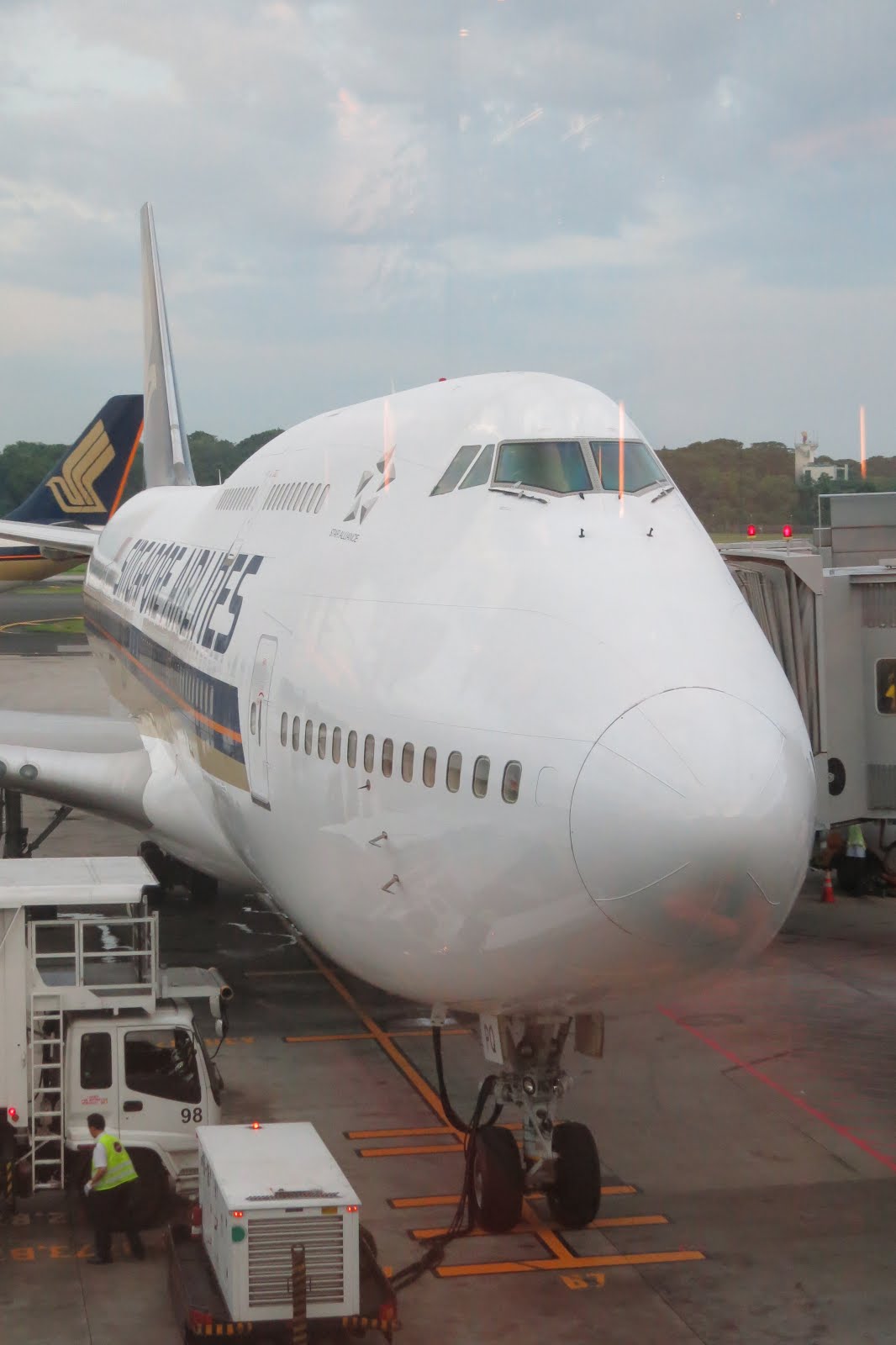 Charles Ryan's Flying Adventure: Singapore Airlines Boeing 747-400 ...