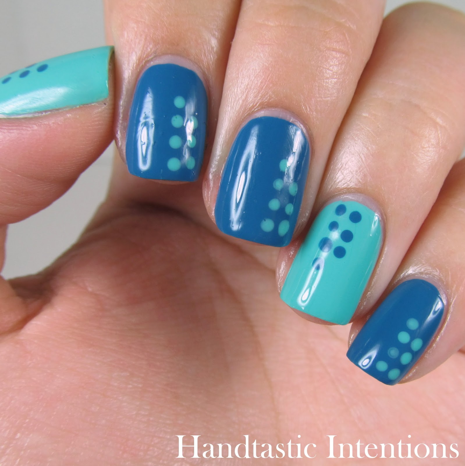 Handtastic Intentions: Nail Art Dotticure Blues