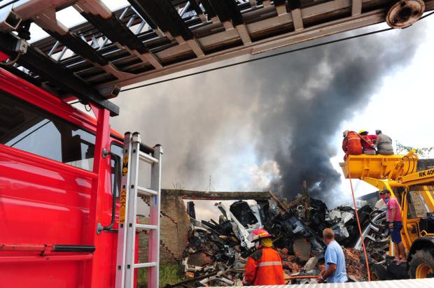 Incêndio em empresa do Grupo Nicola - NP Expresso