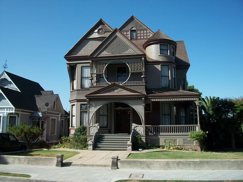 Filming Locations of Chicago and Los Angeles: Charmed: Season 1 ...