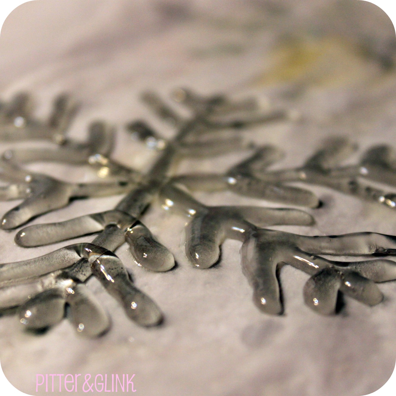 PitterAndGlink: {Hot Glue Snowflake Ornament}