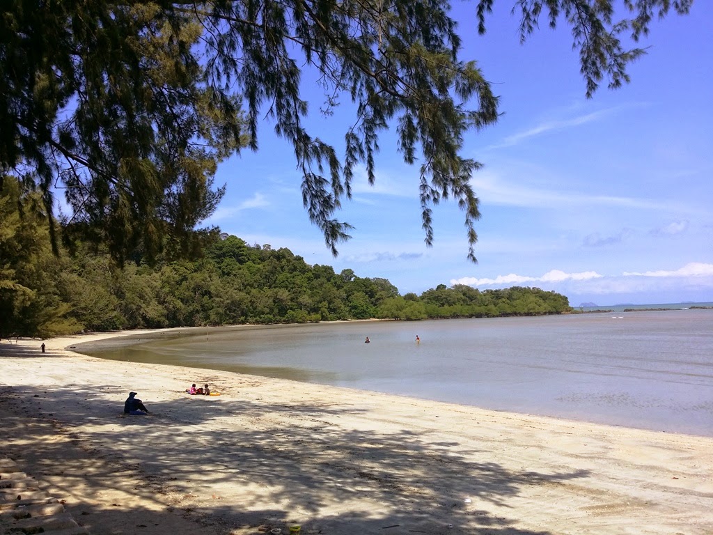 LAMAN PAK GURU ASAN: BERCUTI DI PANTAI AIR PAPAN, MERSING
