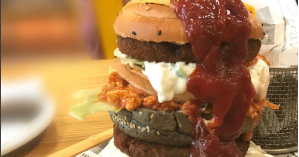 1 Pound Burger @The Rolling Pin