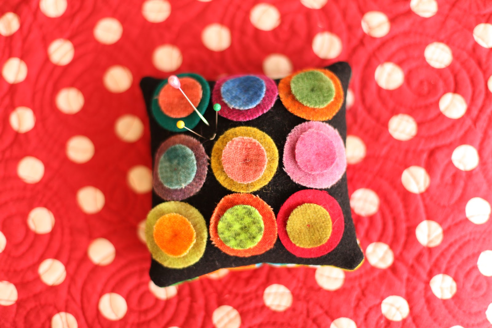 THE QUILT BARN: Wool Penny Pincushion Tutorial