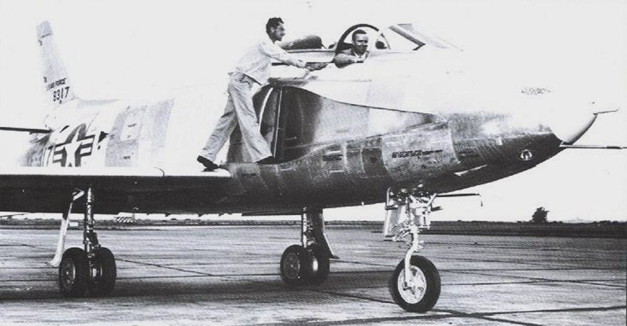 nhungdoicanh: North American YF-93
