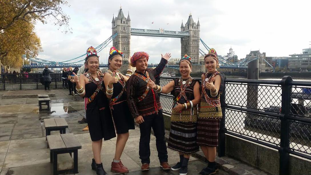 Wakil SAMORA mengangkat nama Rungus diperingkat antarabangsa