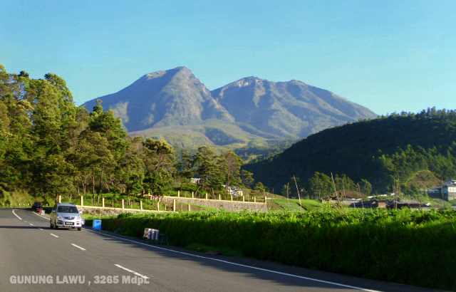 Foto Pemandangan Gunung Lawu