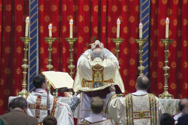 Historic First Pontifical High Mass at the Throne – Latin Mass Society ...