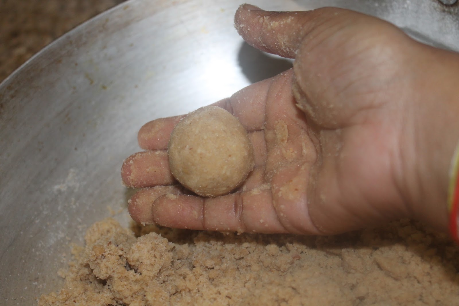 VineelaSiva: Gondh Laddoo/Wheat flour and Nuts Laddoo/Edible Gum Laddoo