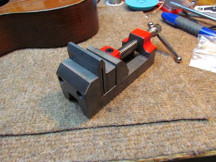 Stew-Mac Nut and Saddle Vise Crawls Backward (When Alarmed)