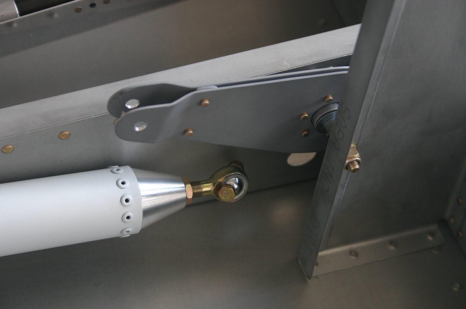 From the Maplewoods workshop: Steve's RV7 project: Flap actuator ...