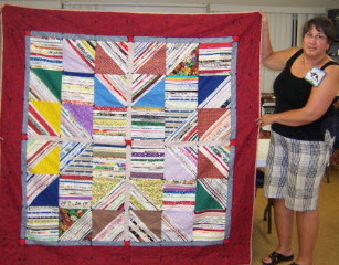 Selvage Blog: Lynda's New Selvage Quilt