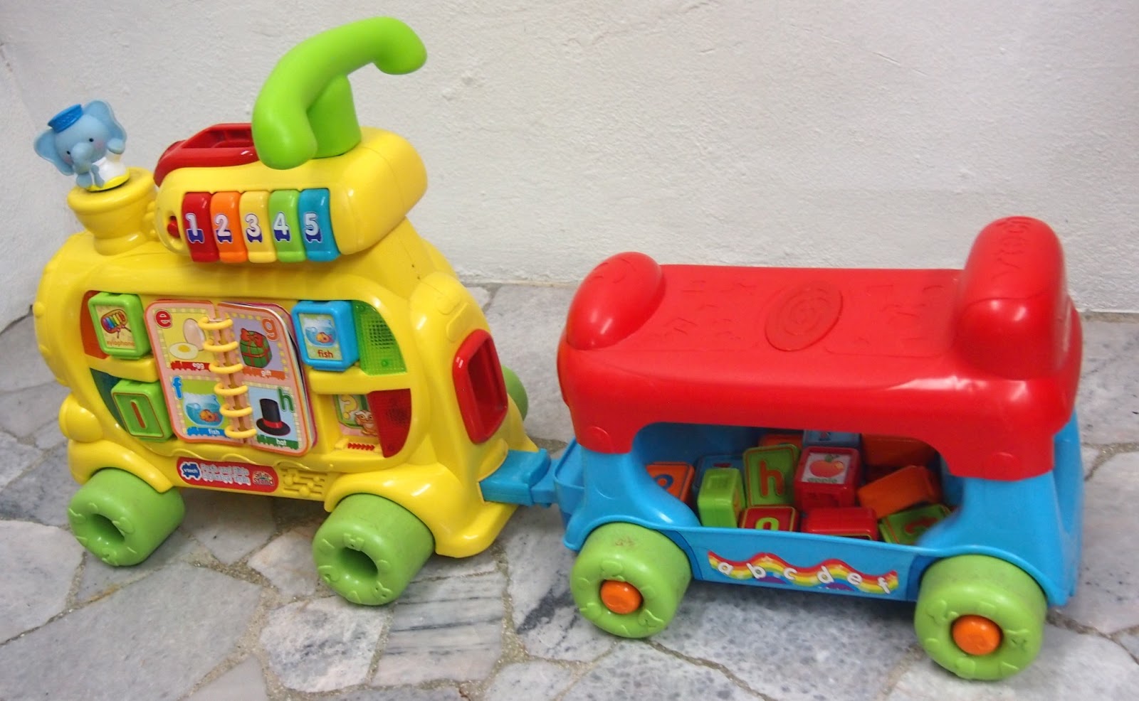 JuaiMurah: Vtech Sit to Stand Alphabet Train