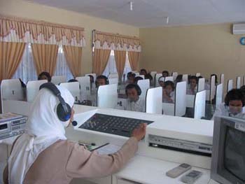 Mengenal Laboratorium Bahasa Tipe Manual - Artikel Baru