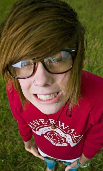 adolescente teen feeday: Visual : Christopher Drew (Never Shout Never)