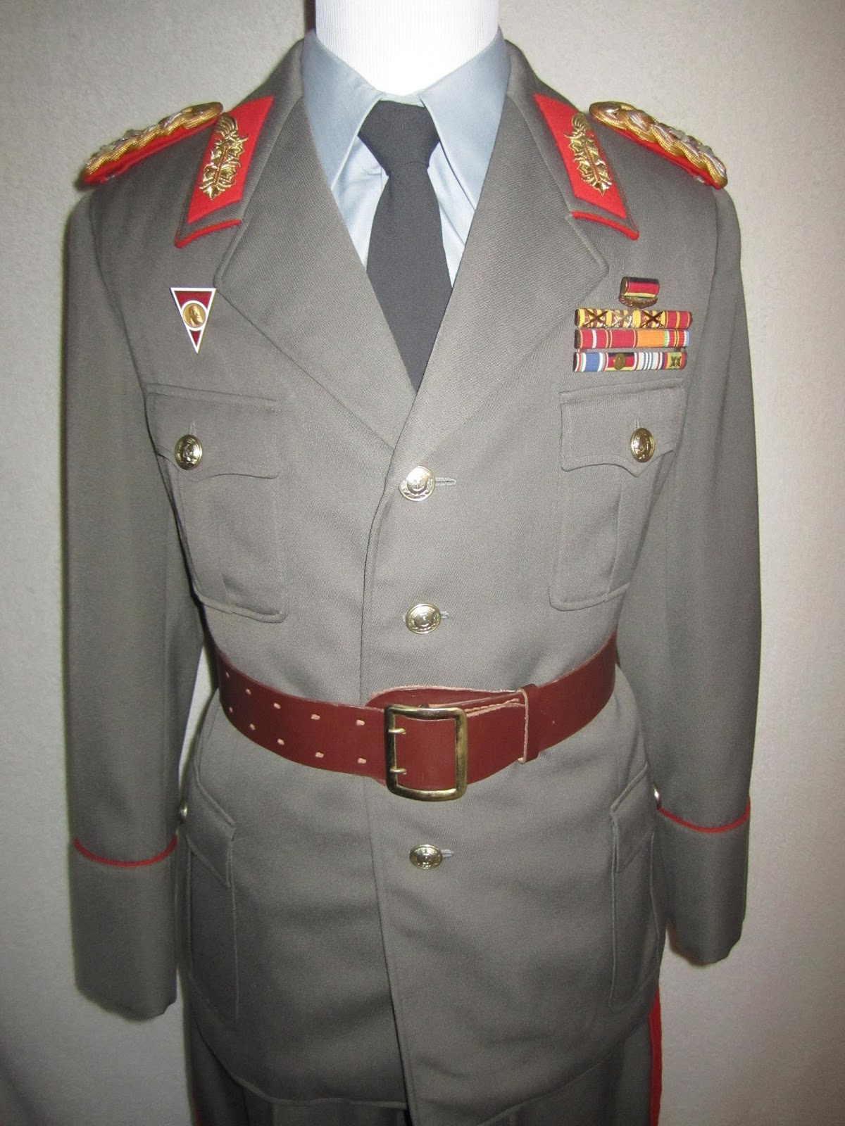 Uniformen der DDR: NVA Generalleutnant Dienstuniform 1975 - 78