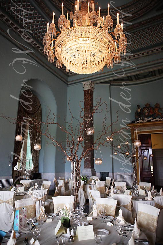 BEAUTIFUL TABLES AND CENTREPIECES FROM ADAM PREST AT WYNYARD HALL