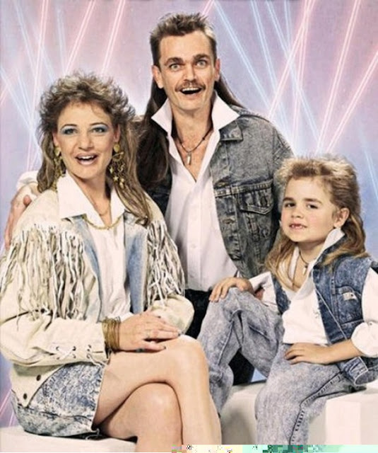 smokes and mirrors: Don't Worry, Your 1990's Family Photo's Not The ...