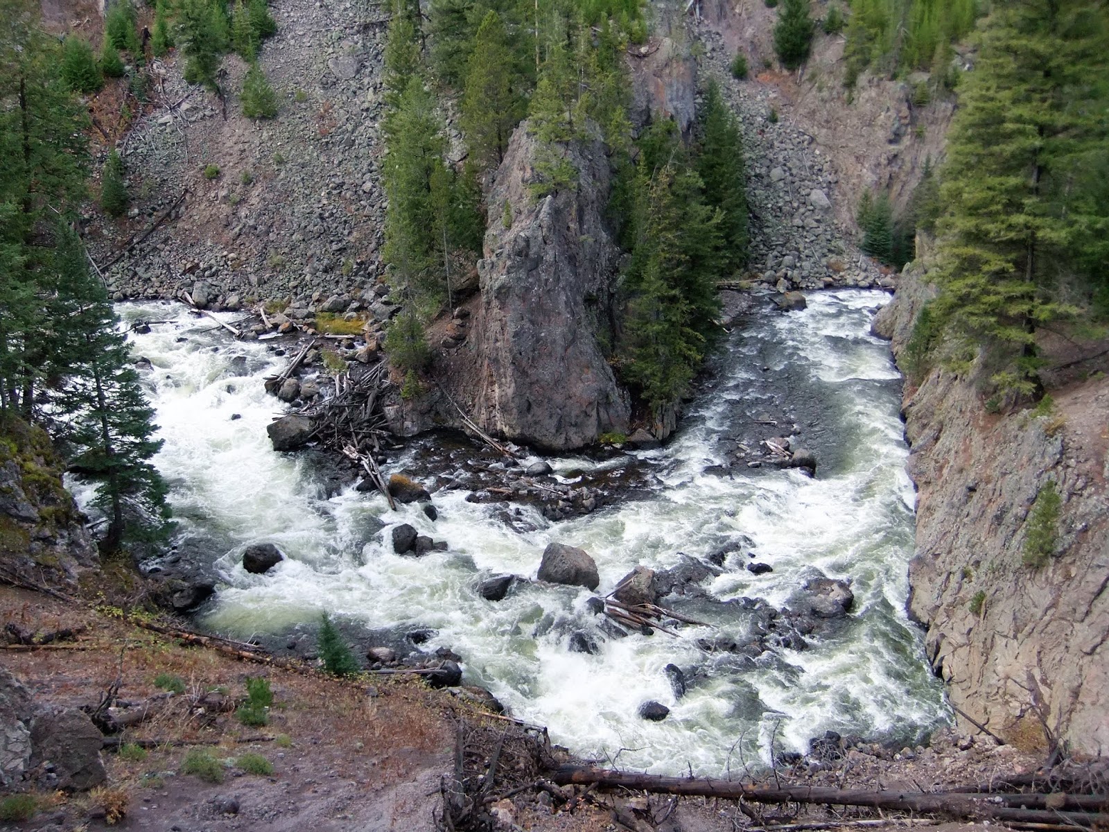 Focusing On Travel : Yellowstone Scenic Drive: Firehole Canyon