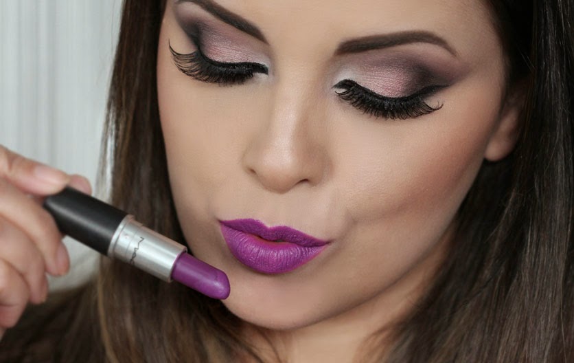 Maquiagem Com Batom Roxo Escuro