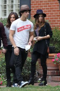 DIA DIA CON LOS JONAS: [FOTOS] Jonas Brothers caminando en los Angeles ...