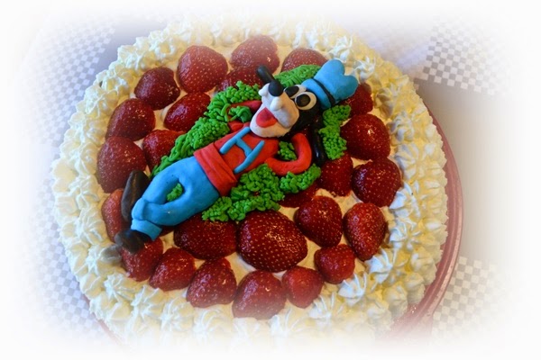 Valkoisen kartanon elämää: Juhannusta ja Hessu Hopo -kakkua