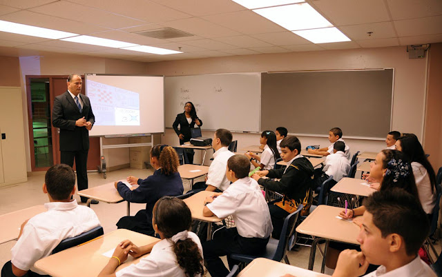 JORGE A. SANTINI, ALCALDE de SAN JUAN: EDUCACION