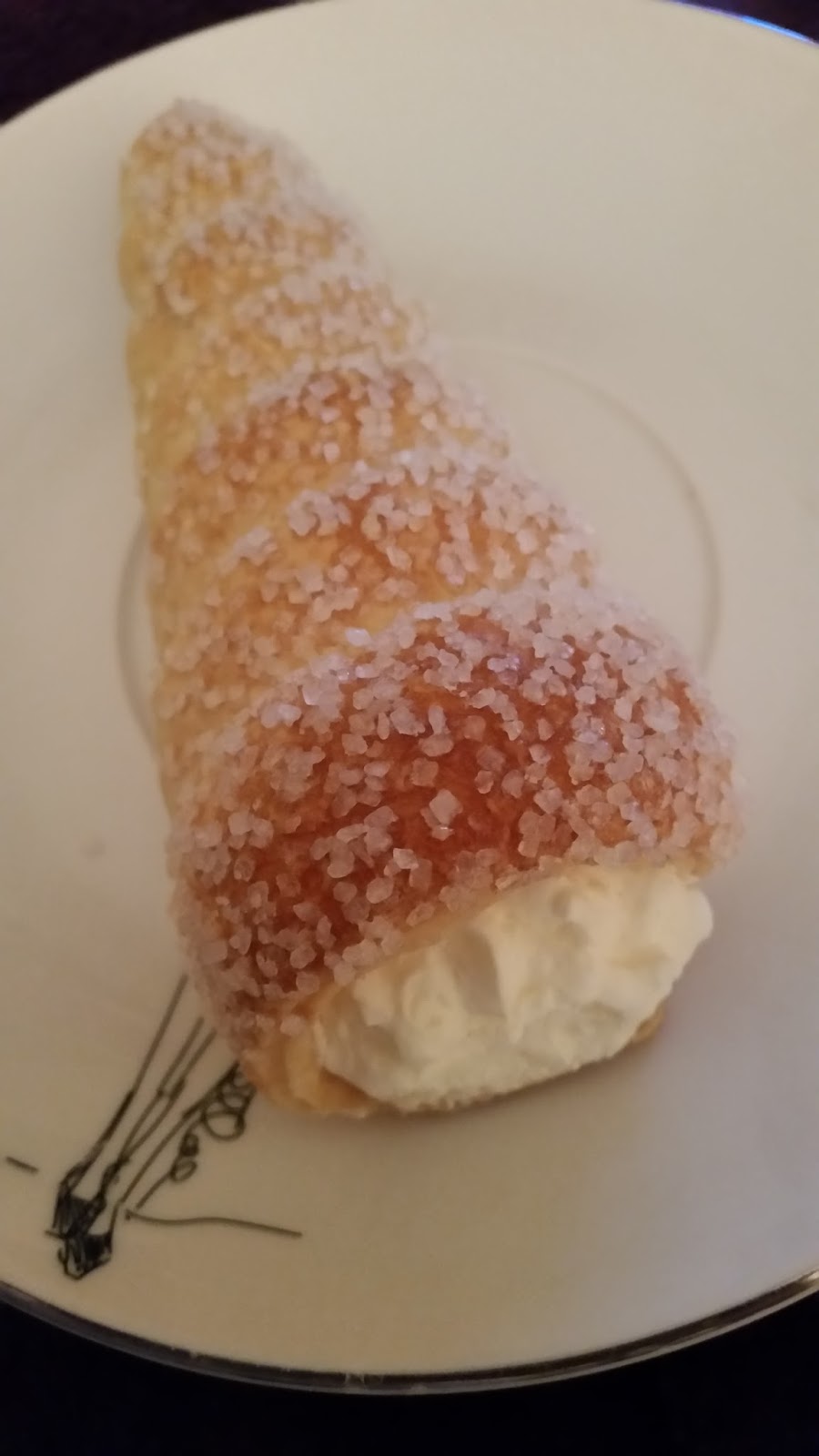 Trust Me Treats: Sainsbury's Cream & Strawberry Jam Horn review