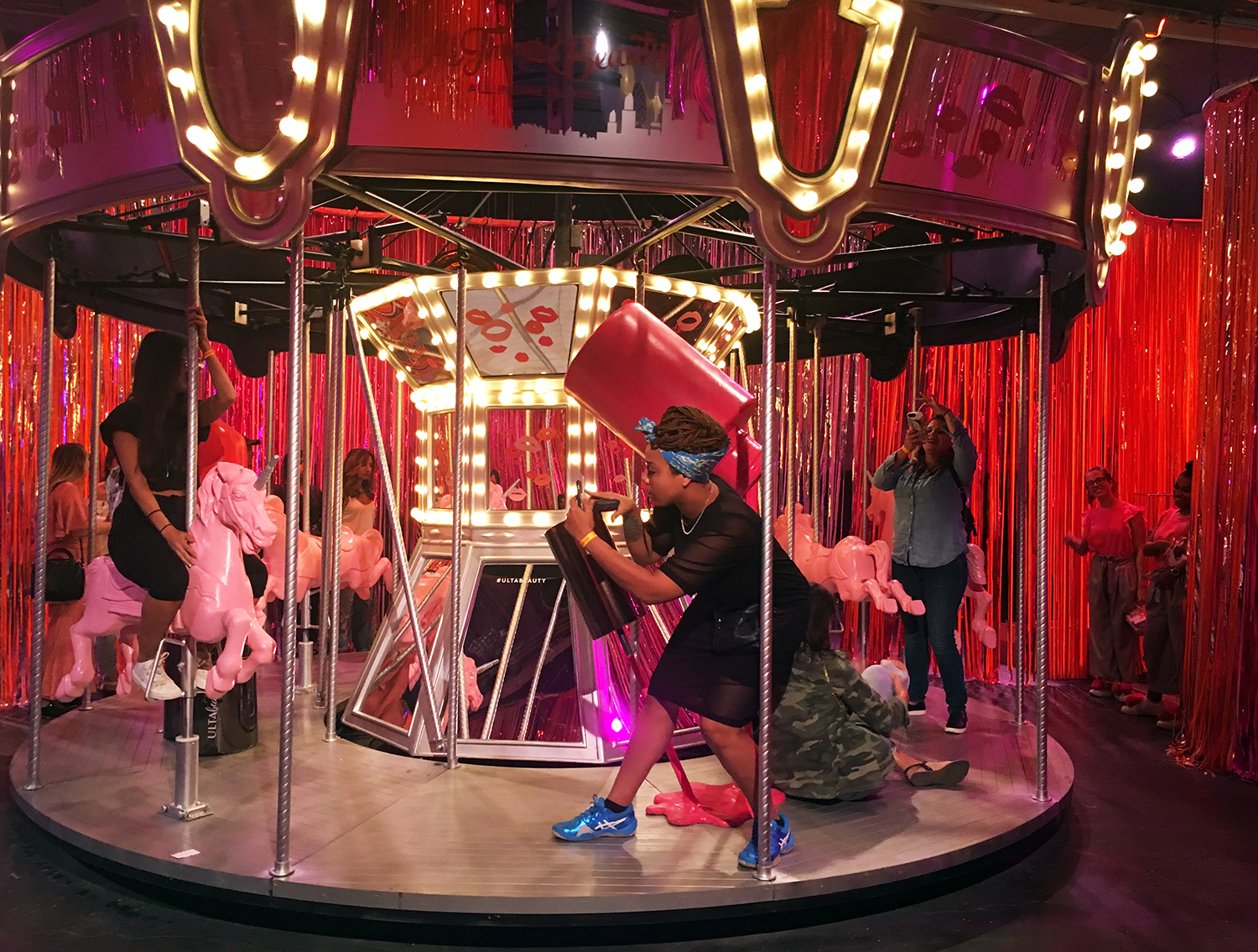 Stylecurated: 29 ROOMS: TURN IT INTO ART