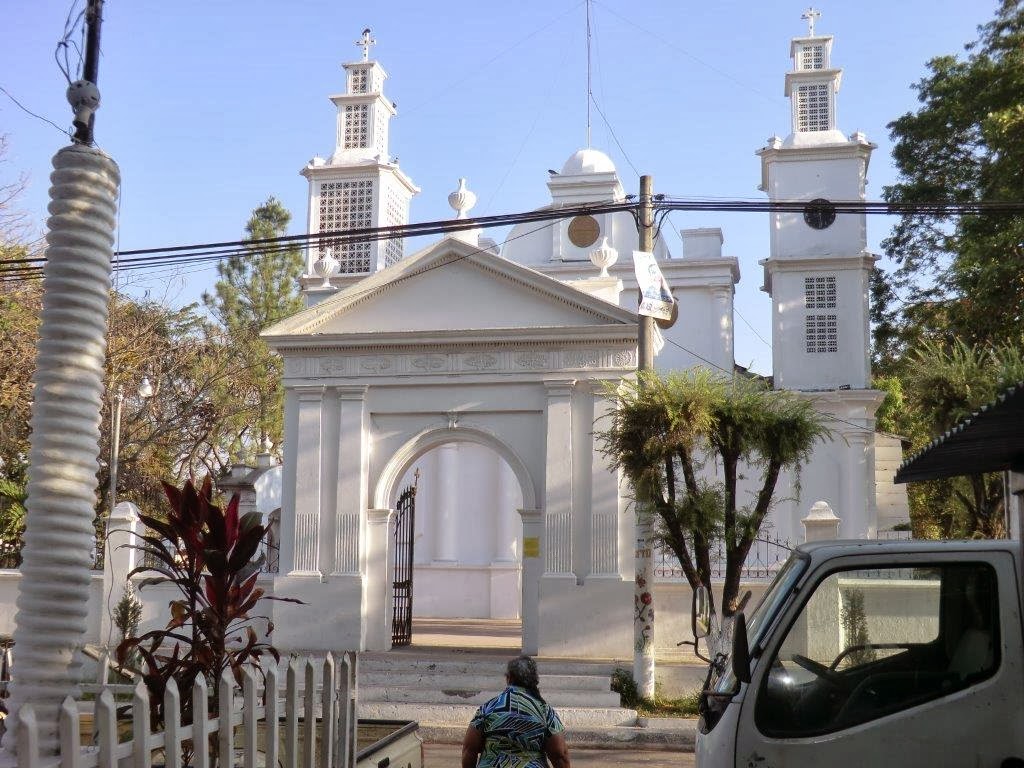 Hilo de Iglesias y Parques de pueblos de todo El Salvador ...