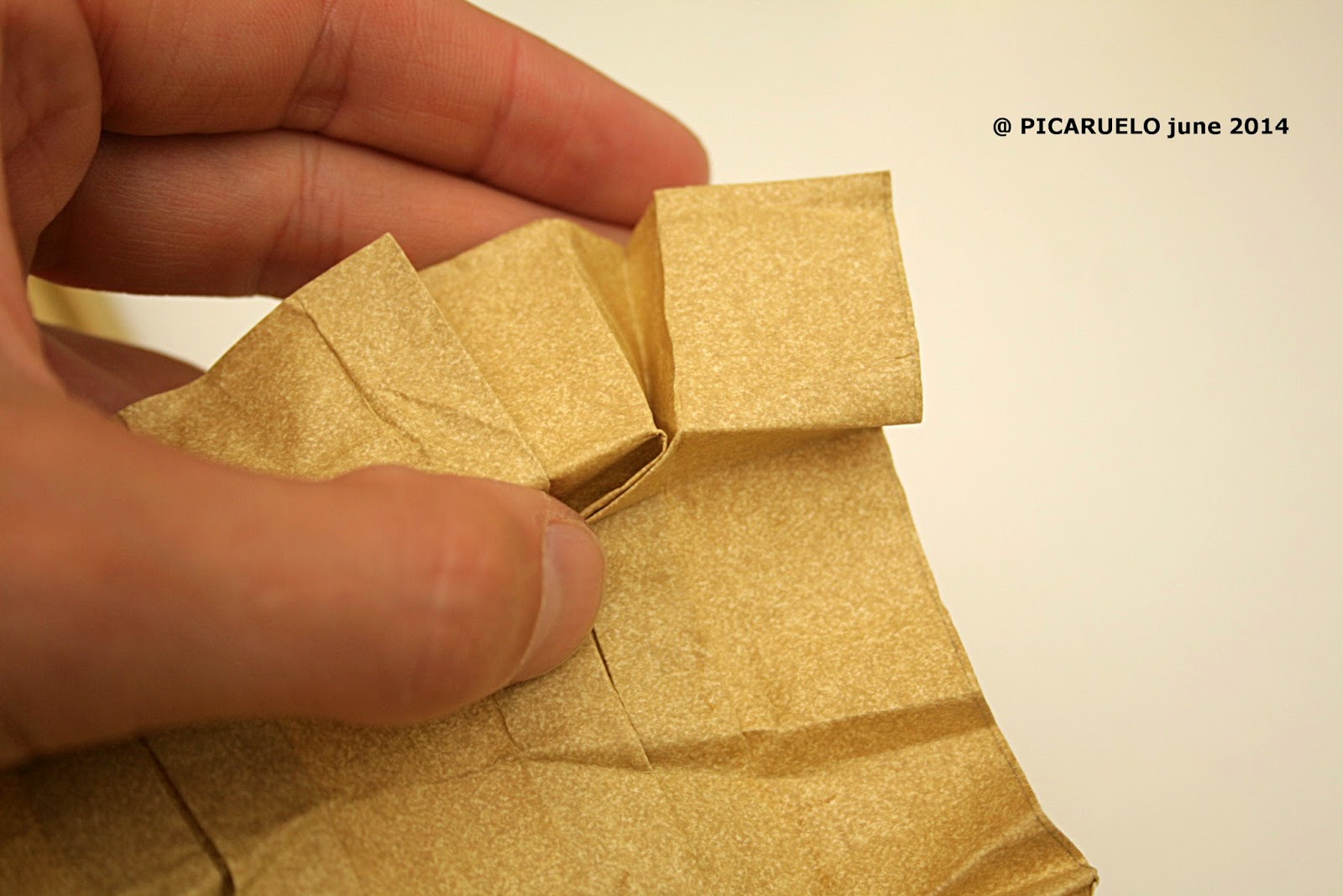 Picaruelo's origami: THE SAXOPHONE