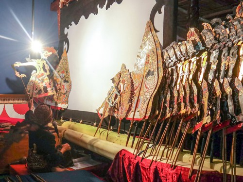tourism indonesian: THE RIVETING WAYANG KULIT SHADOW PUPPET SHOWS OF ...
