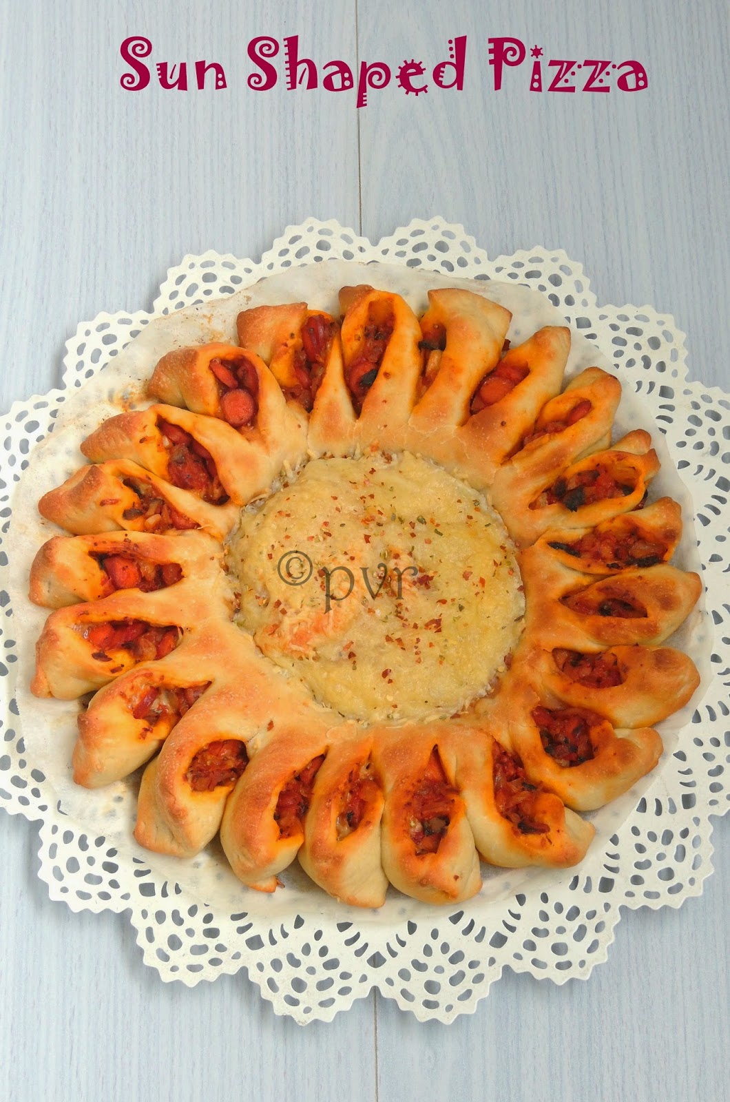 Priya's Versatile Recipes: Pizza Soleil/ Sun Shaped Mushroom & Chicken ...