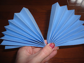 I'm Lexie and you know it: DIY Paper Fan Wheels