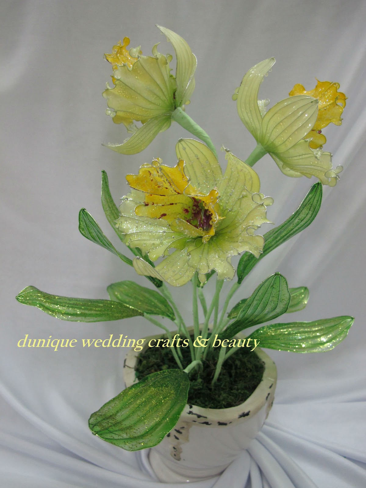D' Unique Wedding Crafts & Beauty: BUNGA DIP : yellow Orchid in Vase