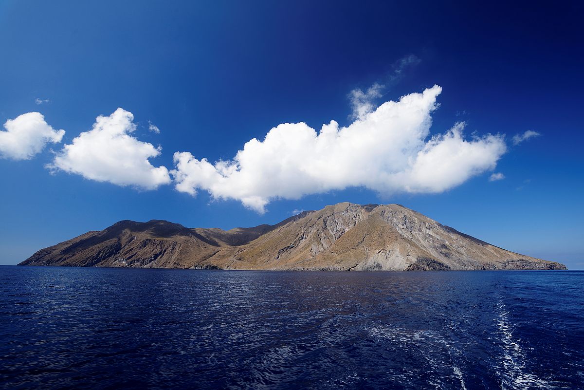 P'acá y p'allá: Milos. Conferme, scoperte e la saggezza di Milthos.