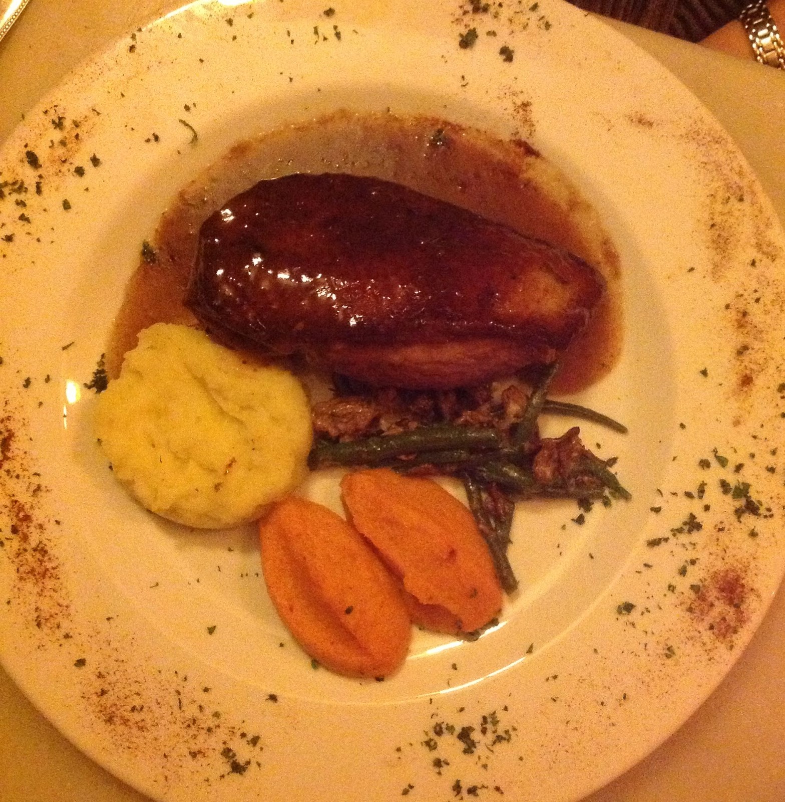 The Travel Bites: Chez Toinette, Paris - economy seating, first class food