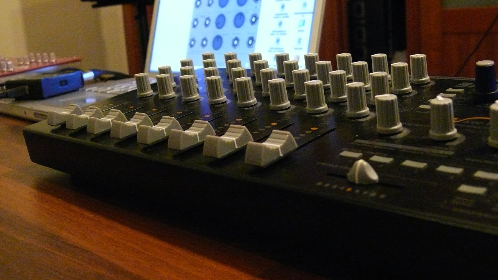 Vendo lo que queda de mi estudio!: Controlador MIDI - CME Bitstream 3X ...