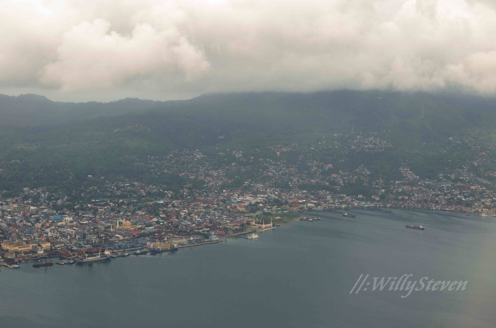 TravellerMeds: Aerial Photography Part 7 : Ambon Manise