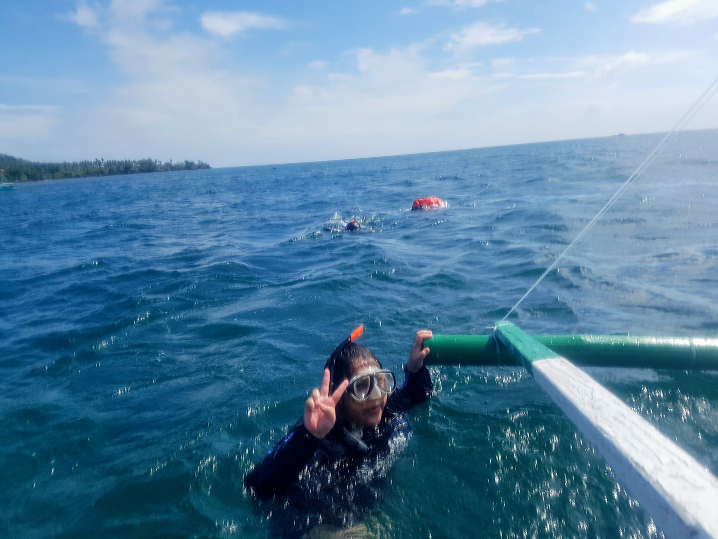 PIPISIK BEACH LAIYA: Beach Area and Activities