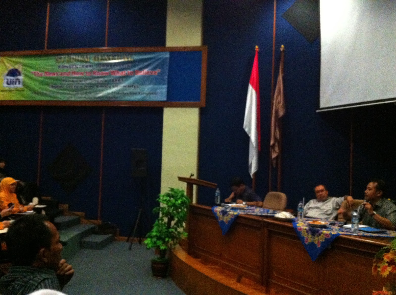 Perkembangan Media, Semakin Jauh dari Medium Informasi - LPM INSTITUT