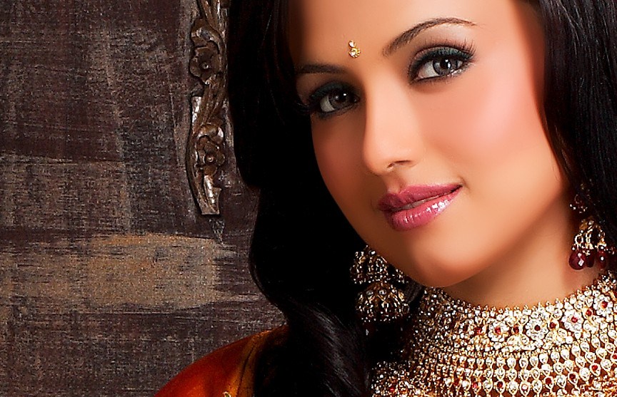 Beautiful Images: Sana Khan In Bridal Saree Photoshoot